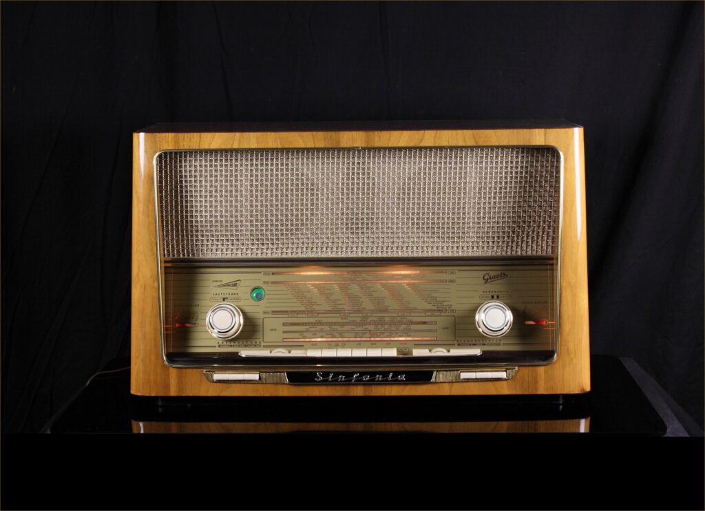 GRAETZ Sinfonia 522– Luxuryradios – Vintage radio and Hi-Fi restoration
